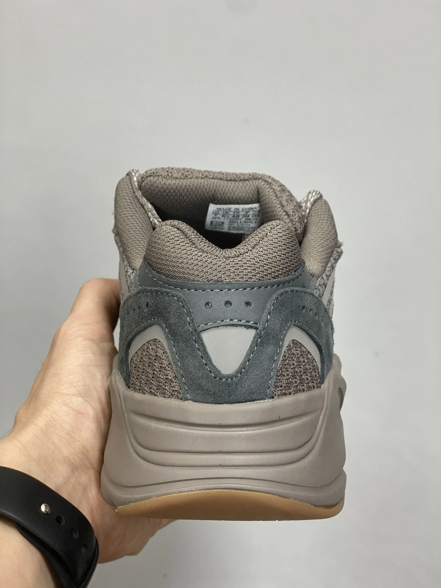 Accurate model Adidas Yeezy 700 Shoes