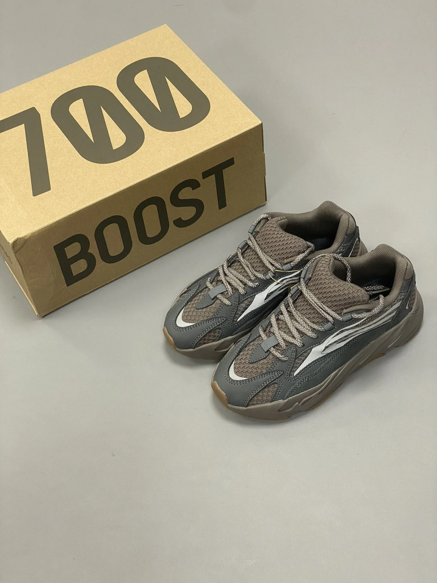 Accurate model Adidas Yeezy 700 Shoes