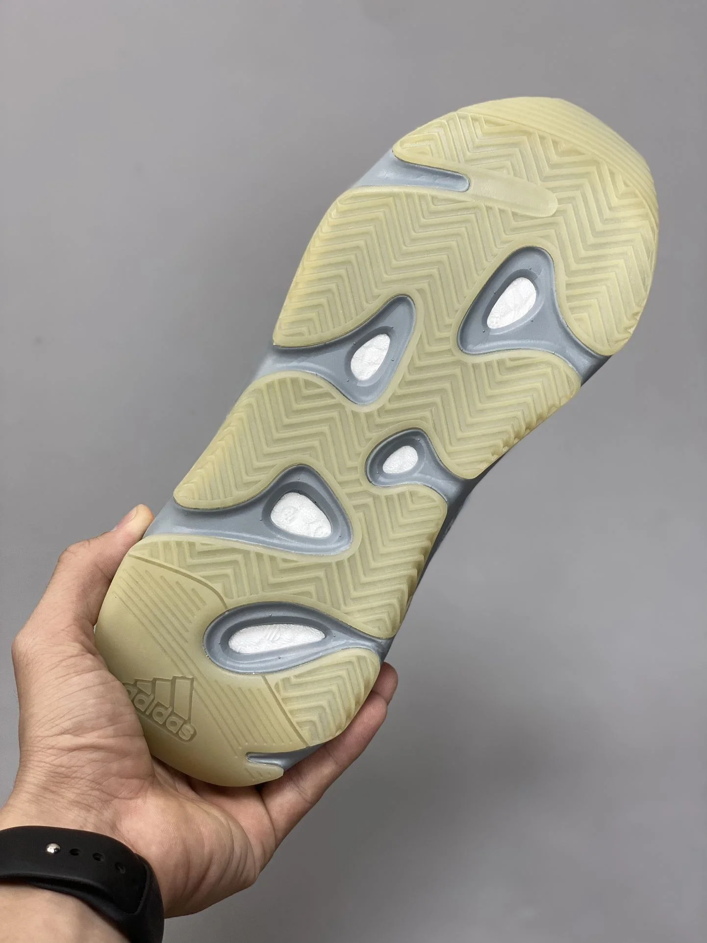 Factory-made Adidas Yeezy 700 Shoes