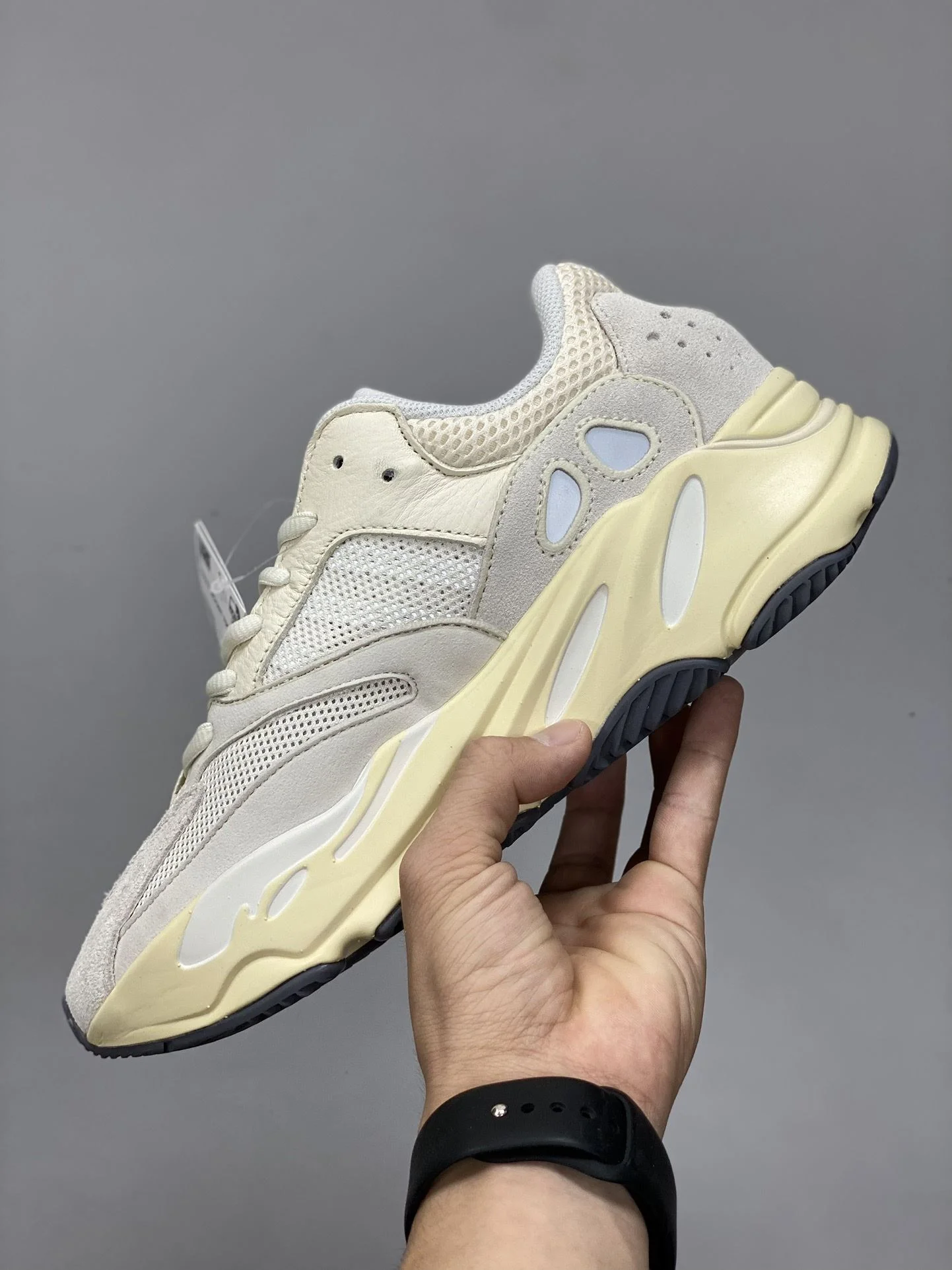 Accurate model Adidas Yeezy 700 Shoes