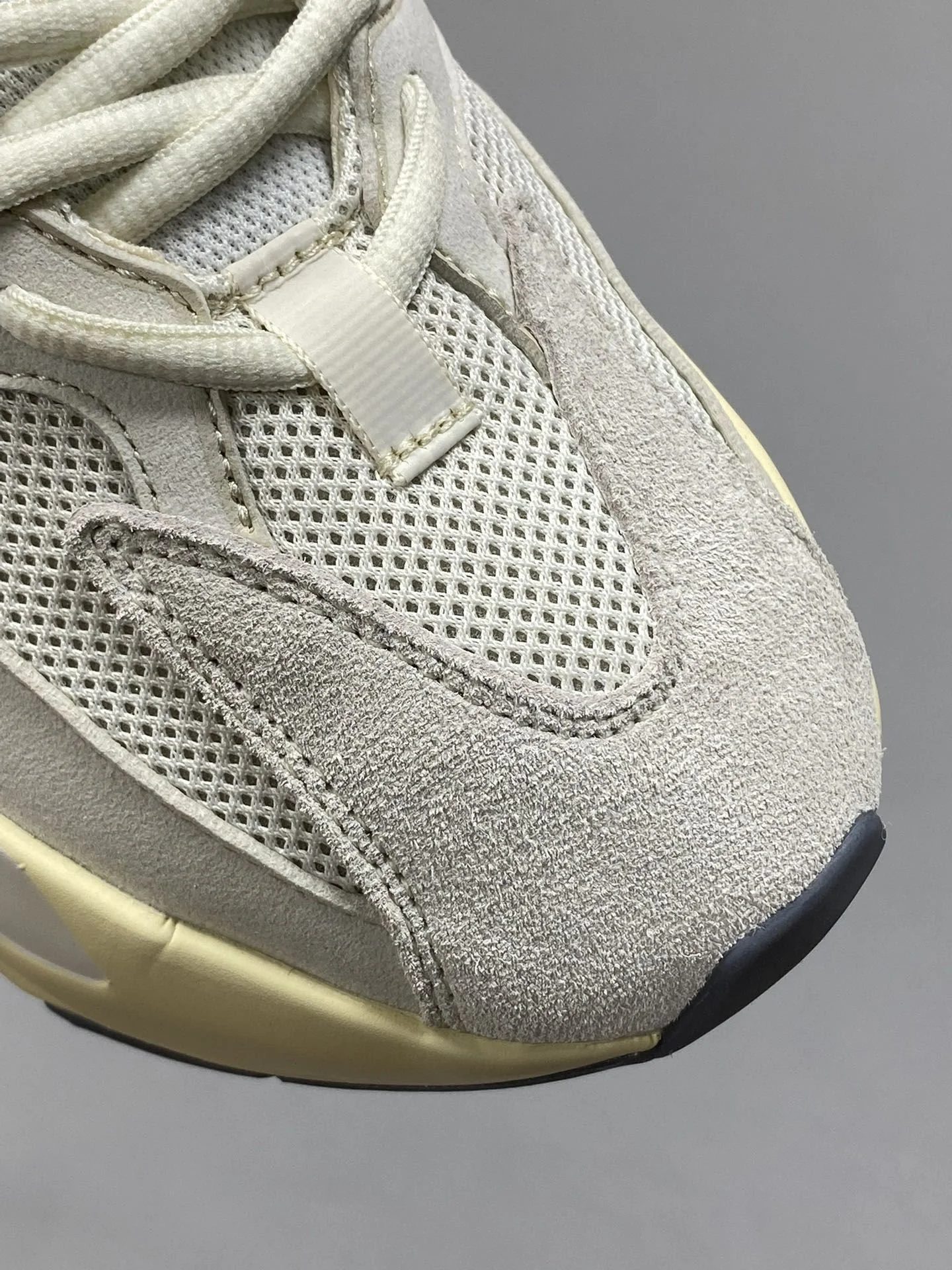 Accurate model Adidas Yeezy 700 Shoes