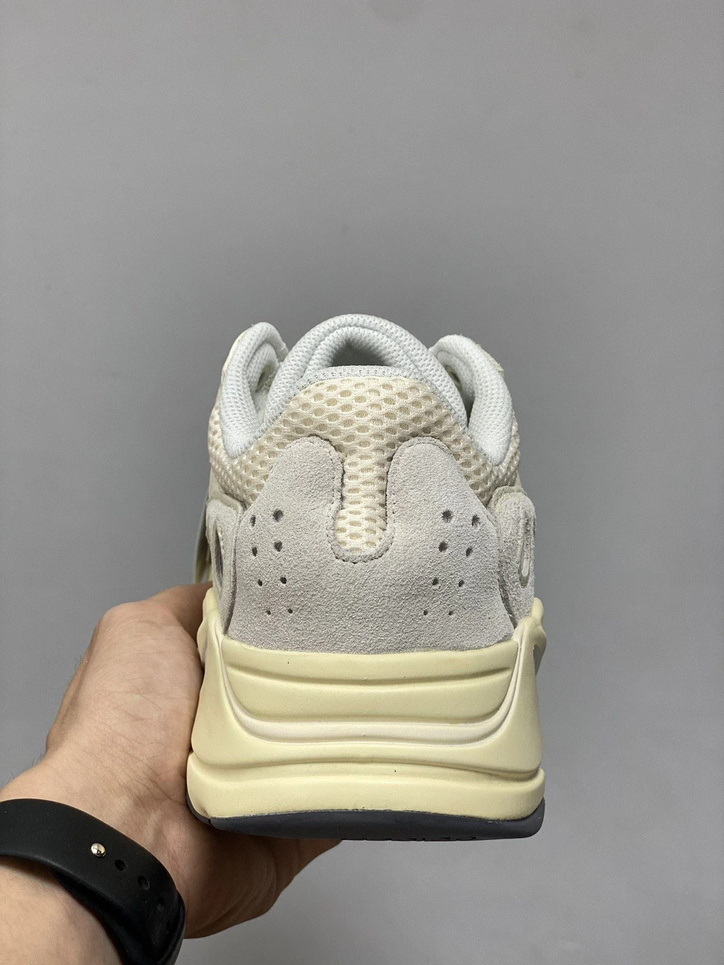 Accurate model Adidas Yeezy 700 Shoes