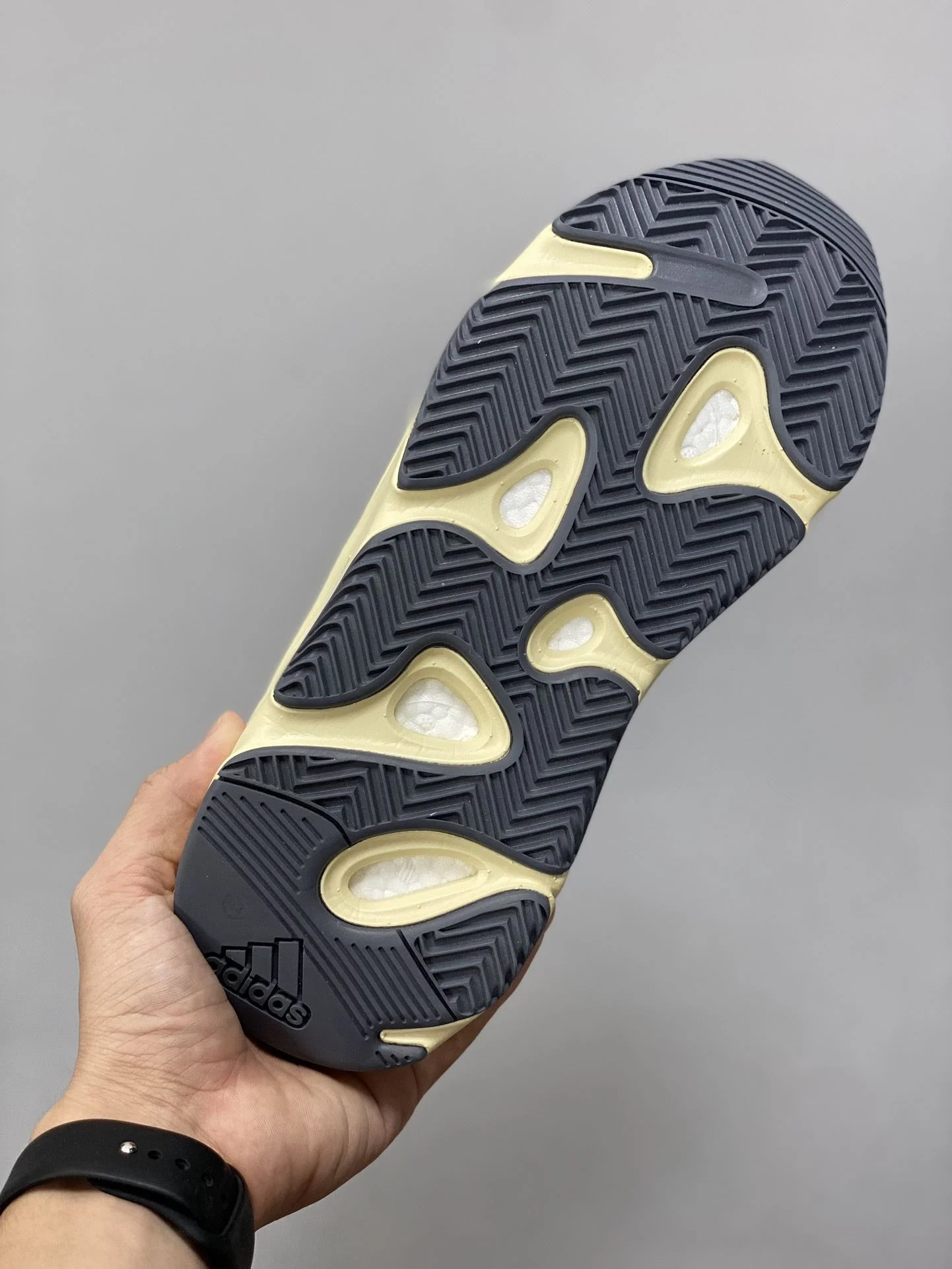 Accurate model Adidas Yeezy 700 Shoes