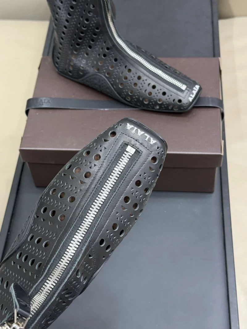 Exact replica Alaia Boots