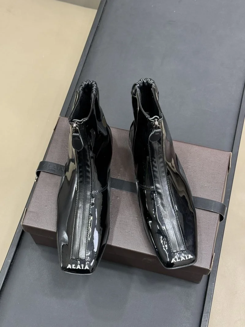 Discounted Alaia Boots