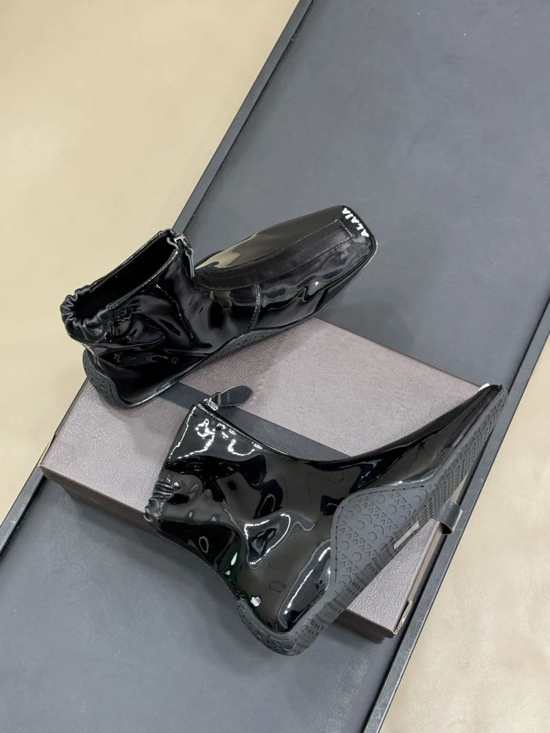 Discounted Alaia Boots