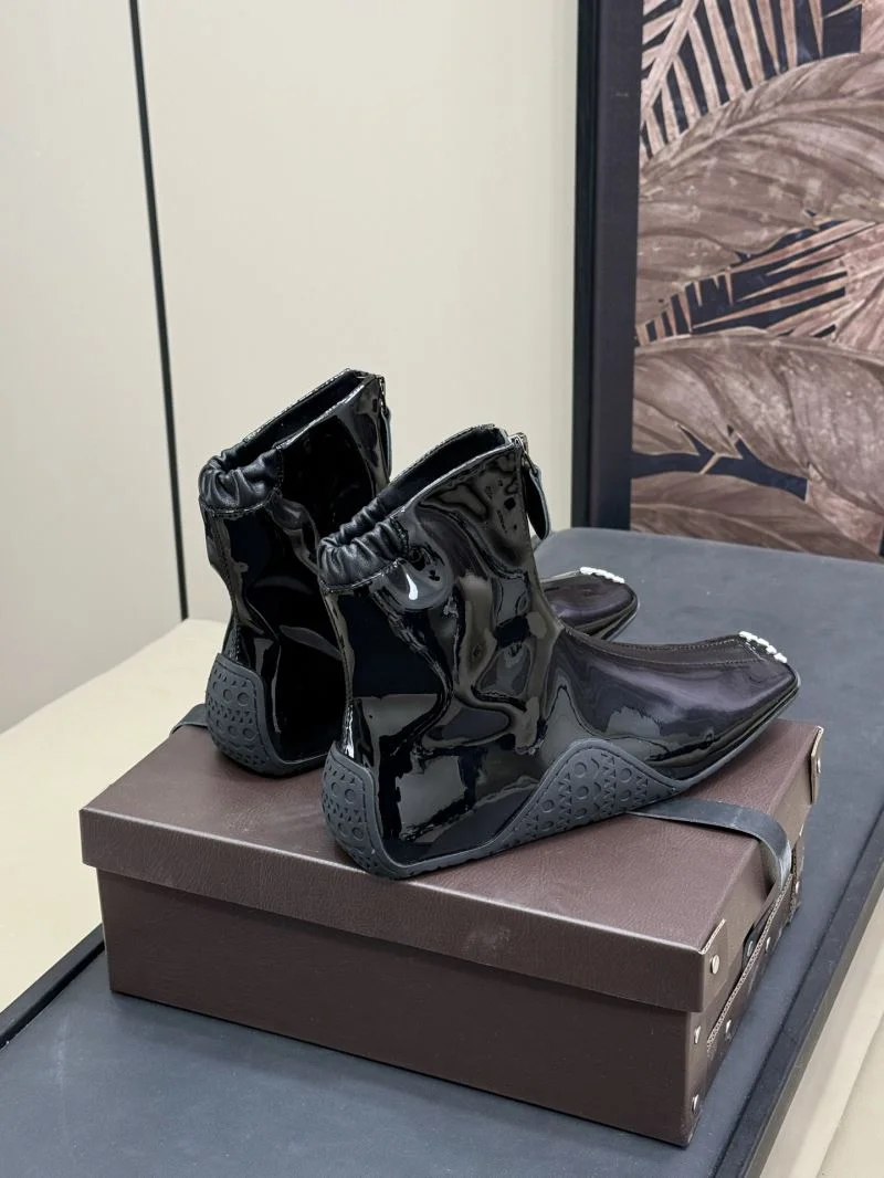 Discounted Alaia Boots