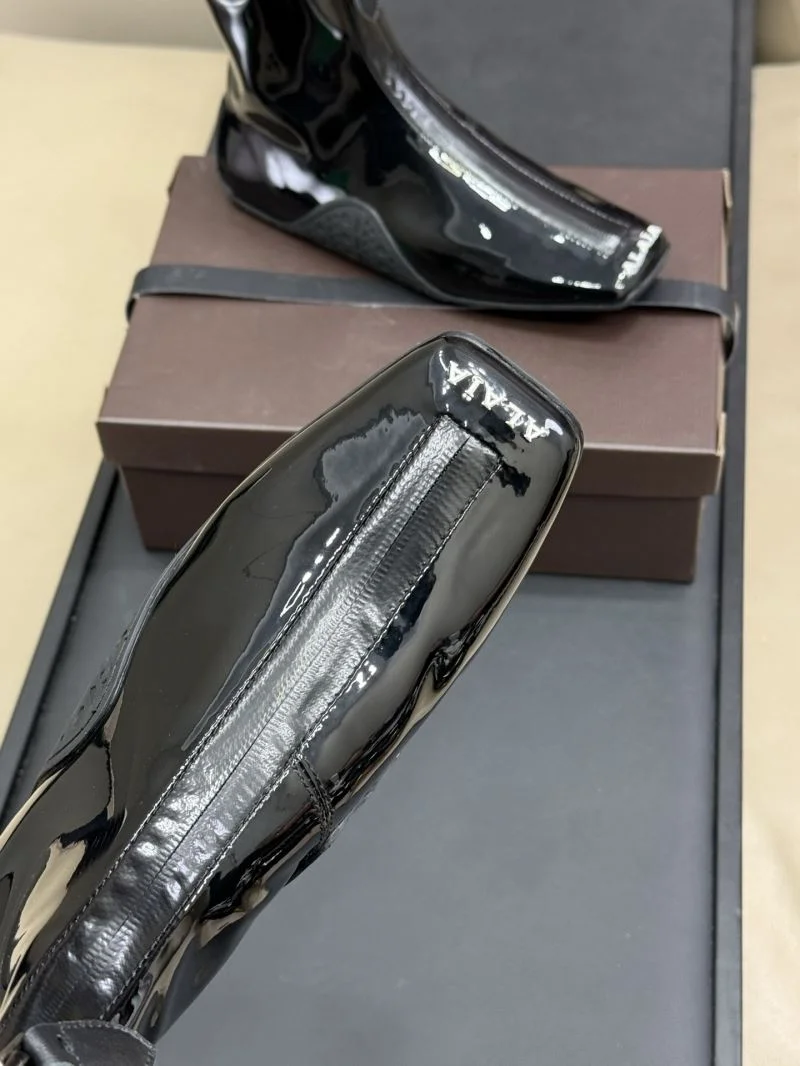 Discounted Alaia Boots