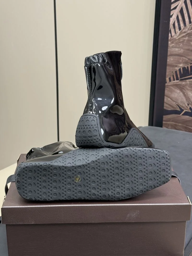 Discounted Alaia Boots