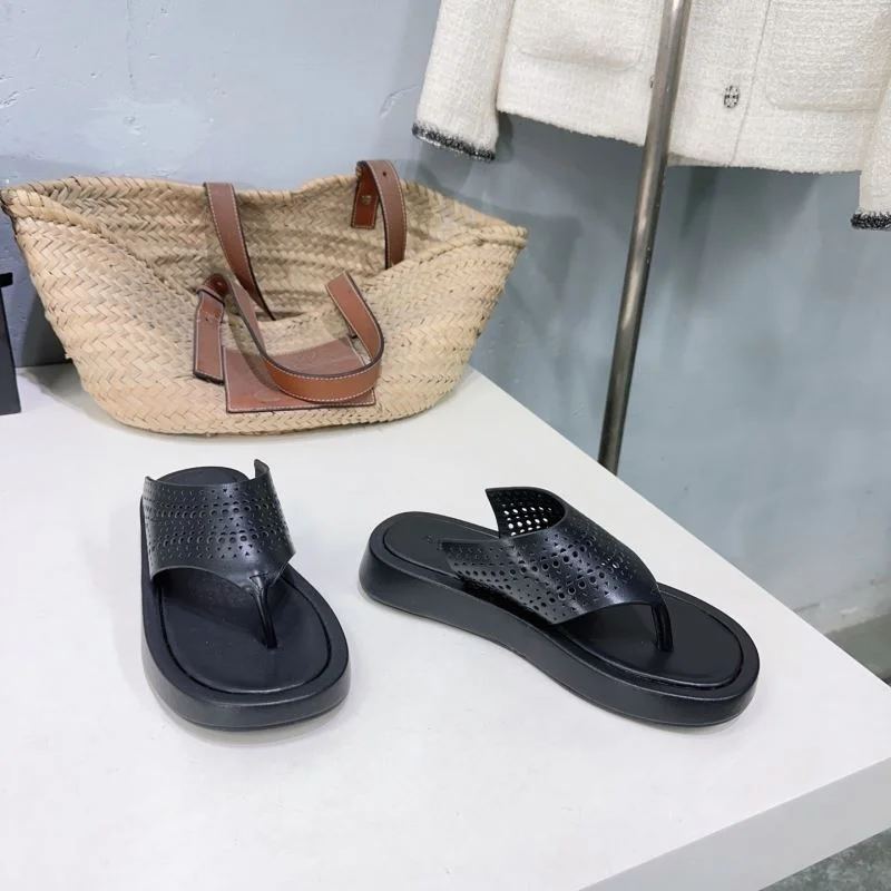 Accurate model Alaia Sandals