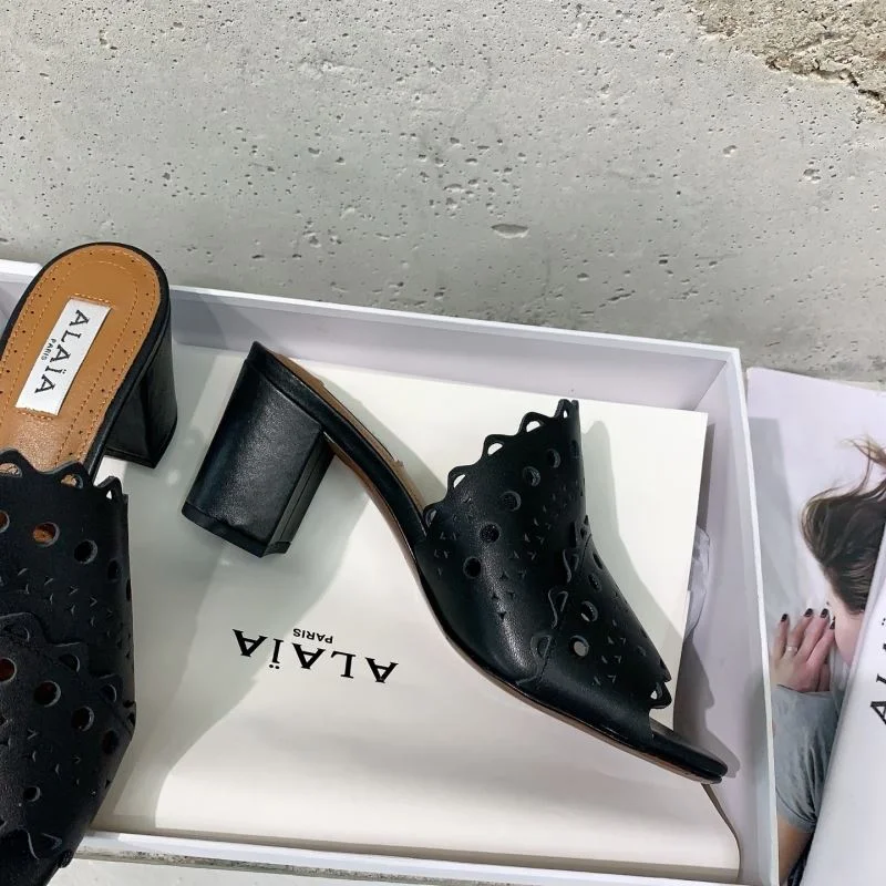 Accurate model Alaia Sandals