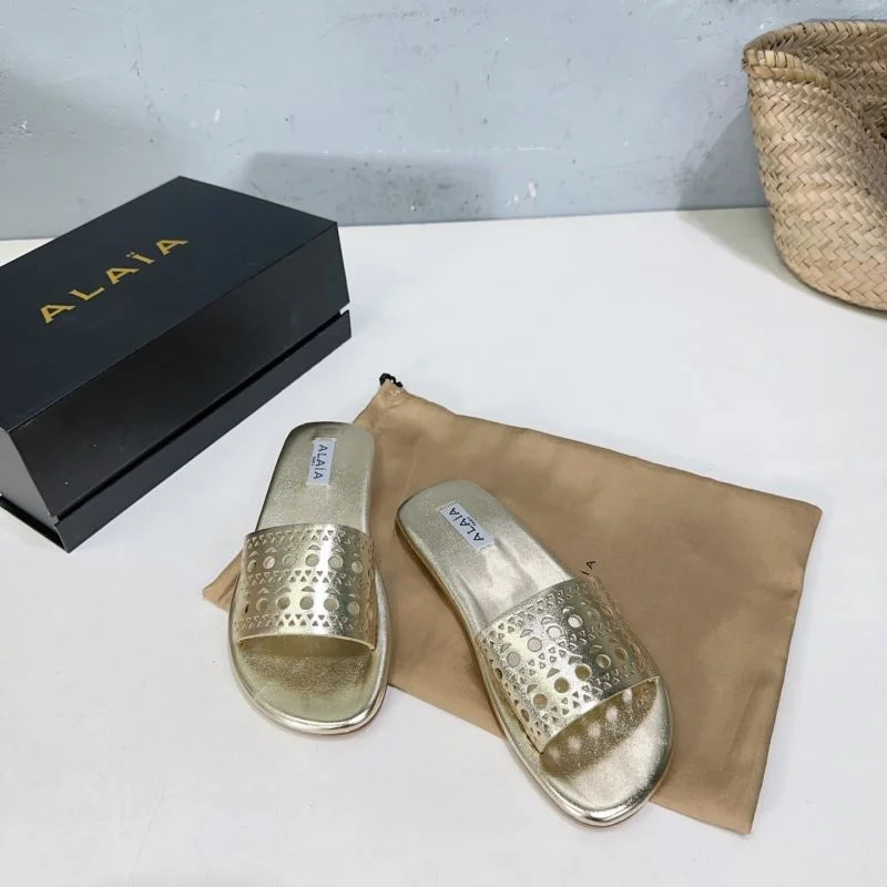 Accurate model Alaia Sandals