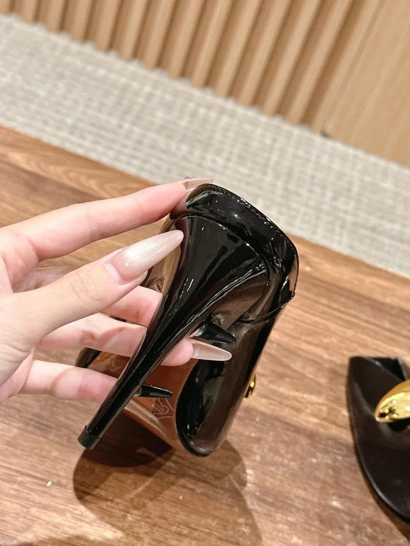 Discounted Alaia Sandals
