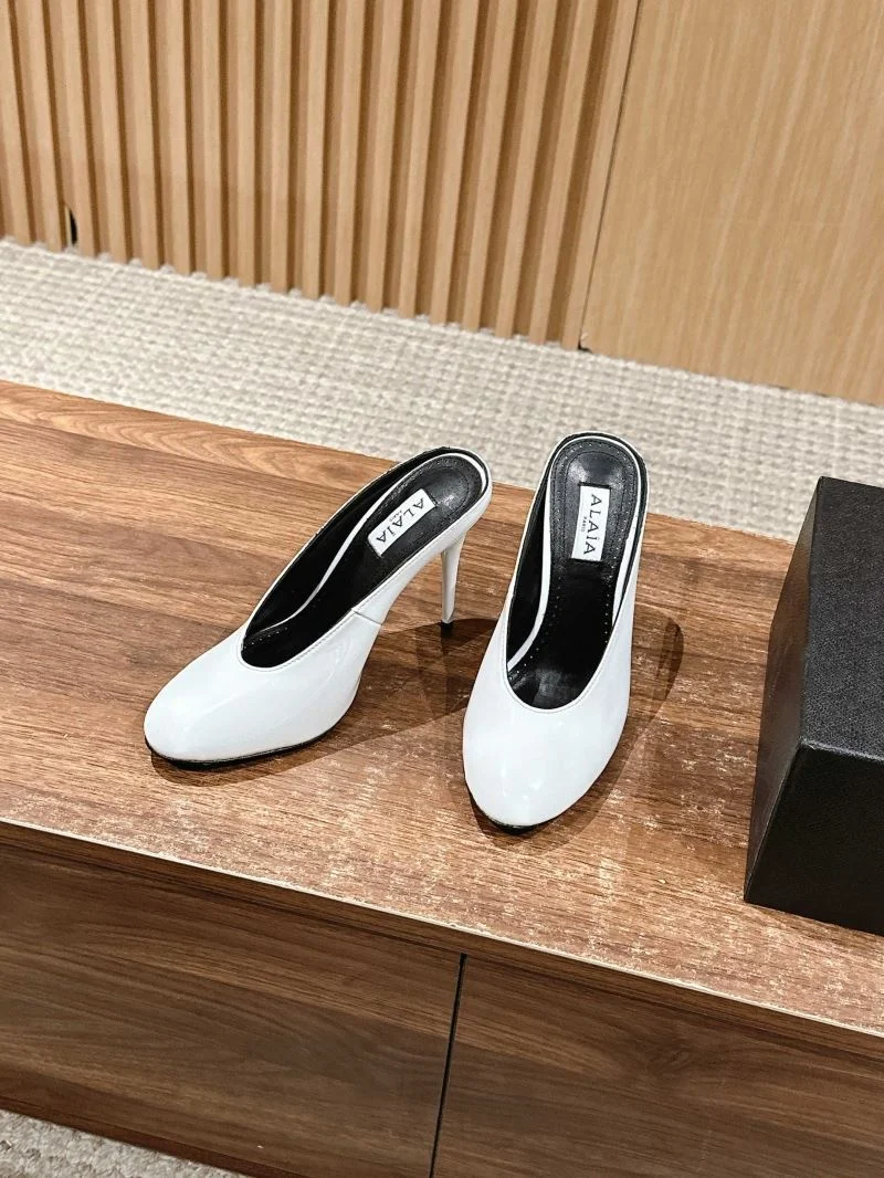 Low-cost Alaia Sandals