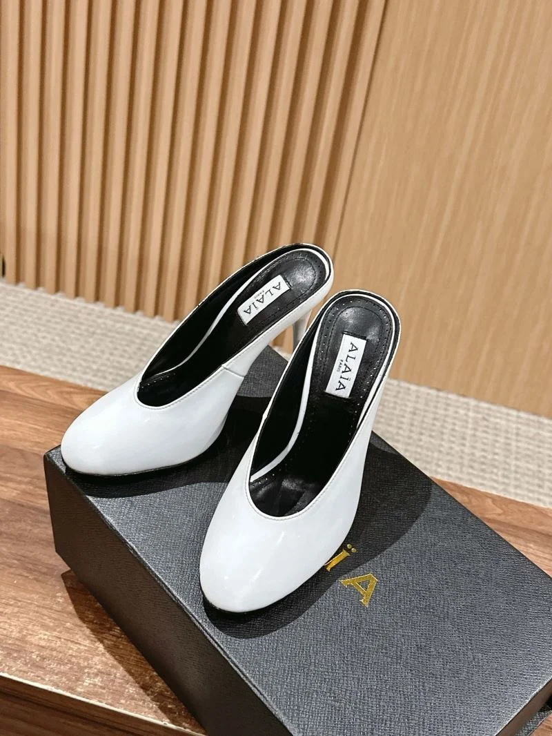 Low-cost Alaia Sandals
