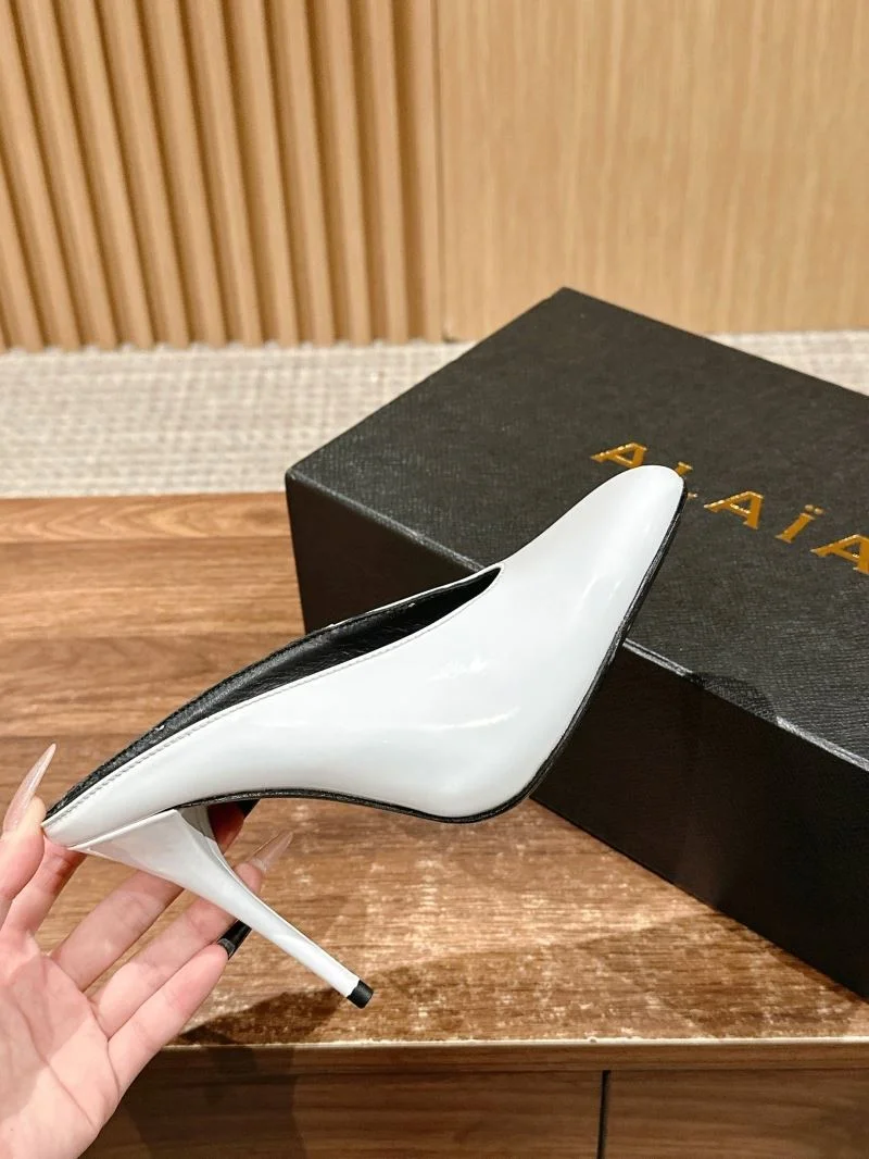 Low-cost Alaia Sandals