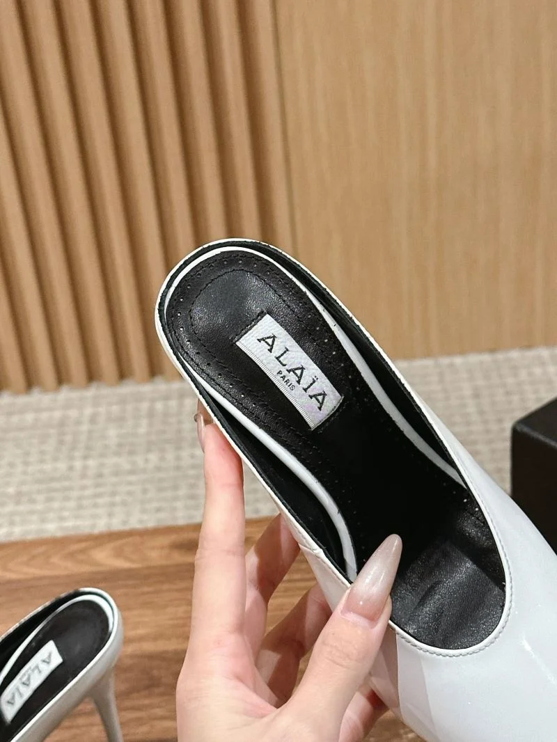 Low-cost Alaia Sandals