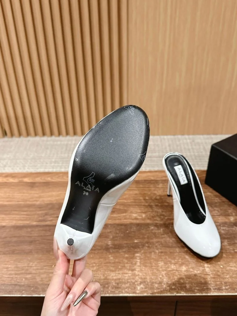 Low-cost Alaia Sandals