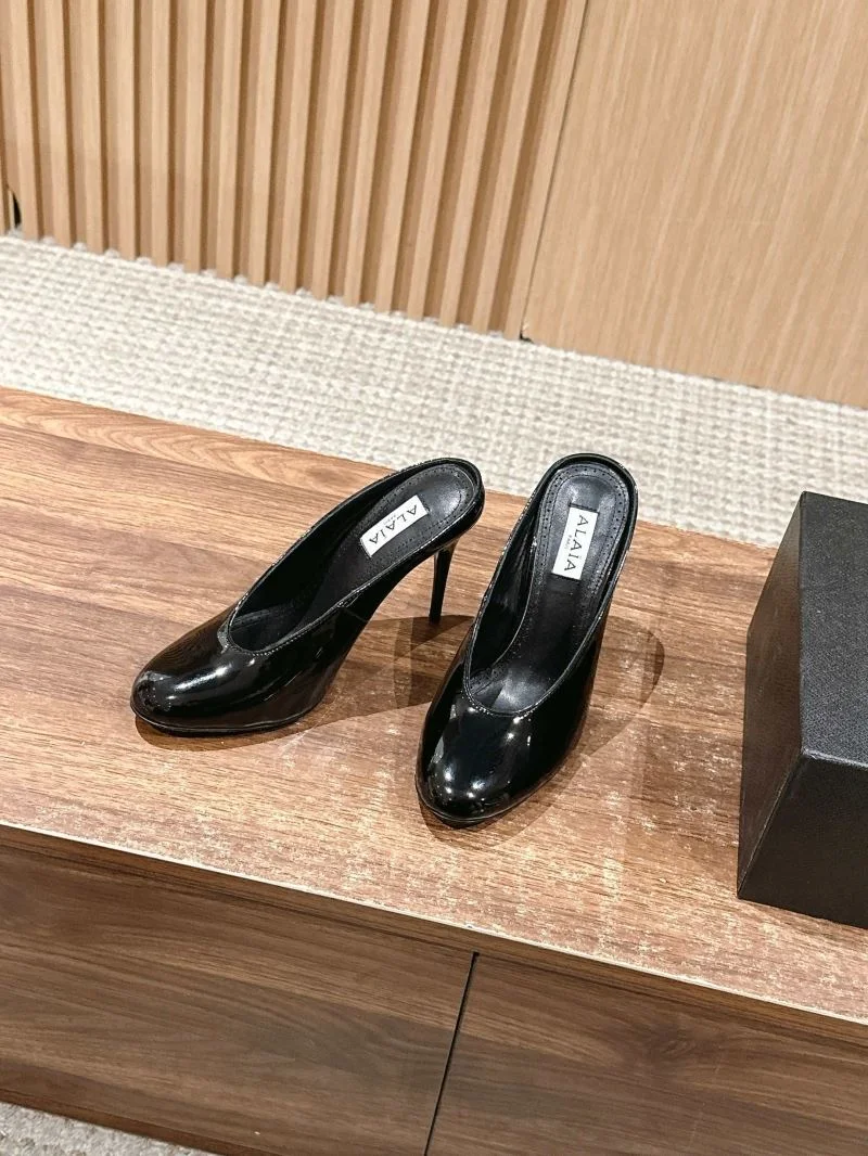 Bargain Alaia Sandals