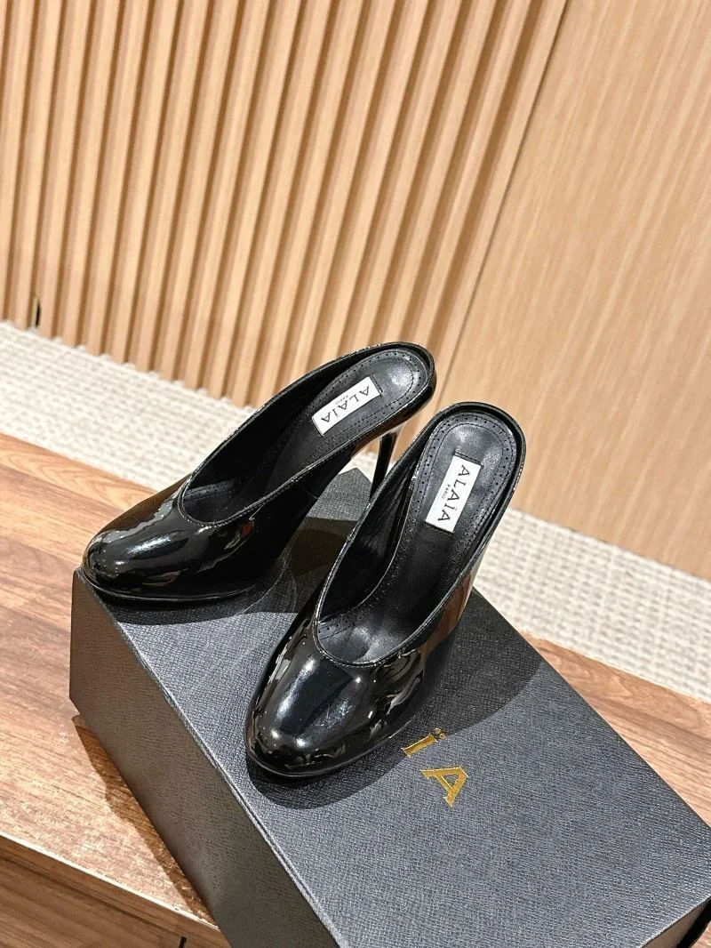 Bargain Alaia Sandals