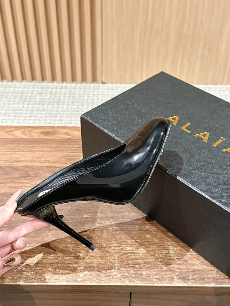 Bargain Alaia Sandals