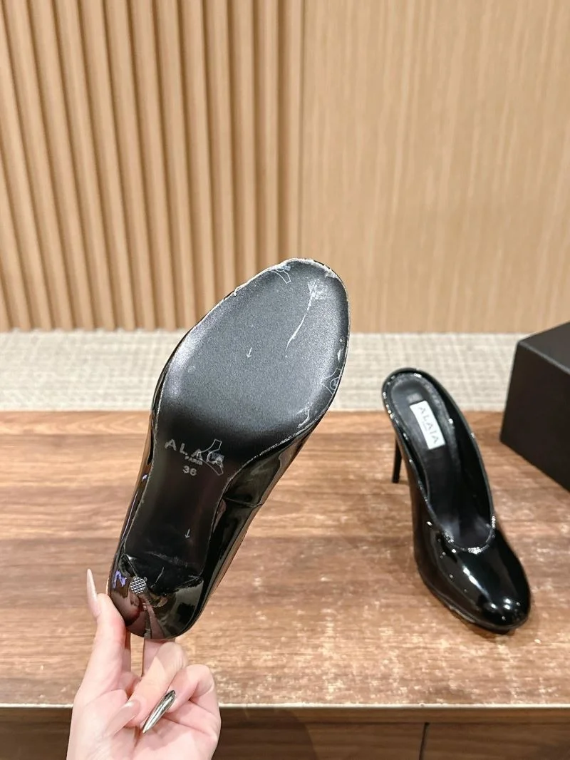Bargain Alaia Sandals