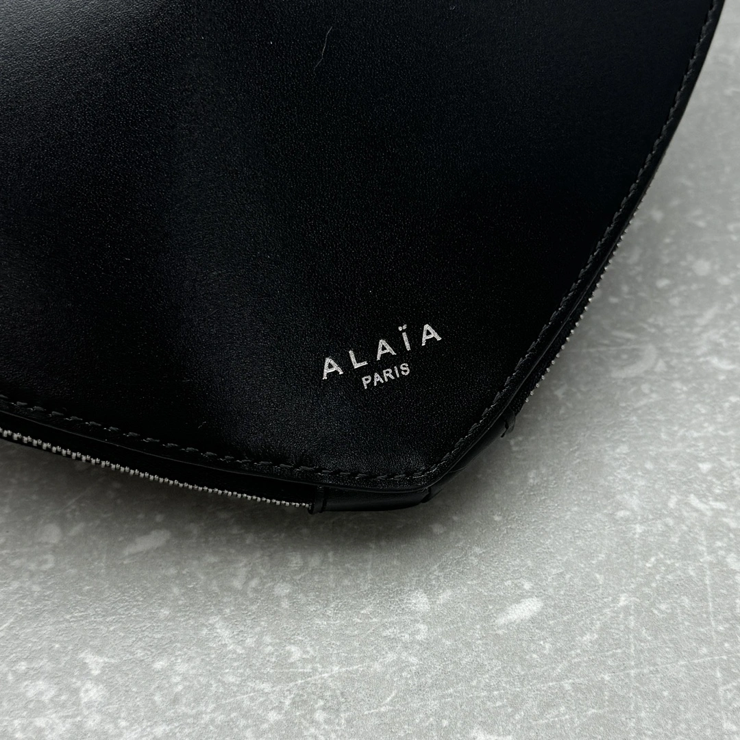 Factory-made Alaia Satchel Bags