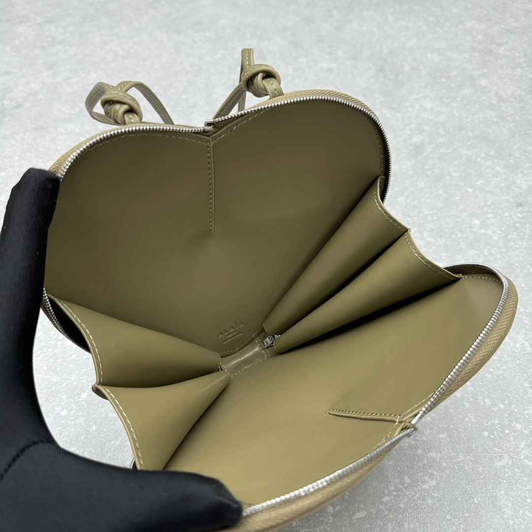 Affordable Alaia Satchel Bags