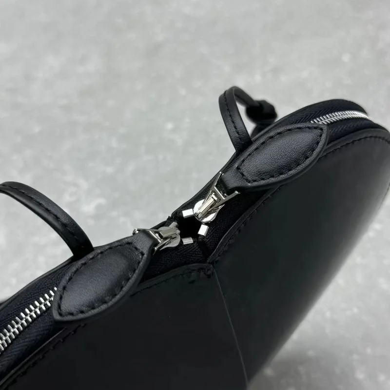Factory-made Alaia Satchel Bags