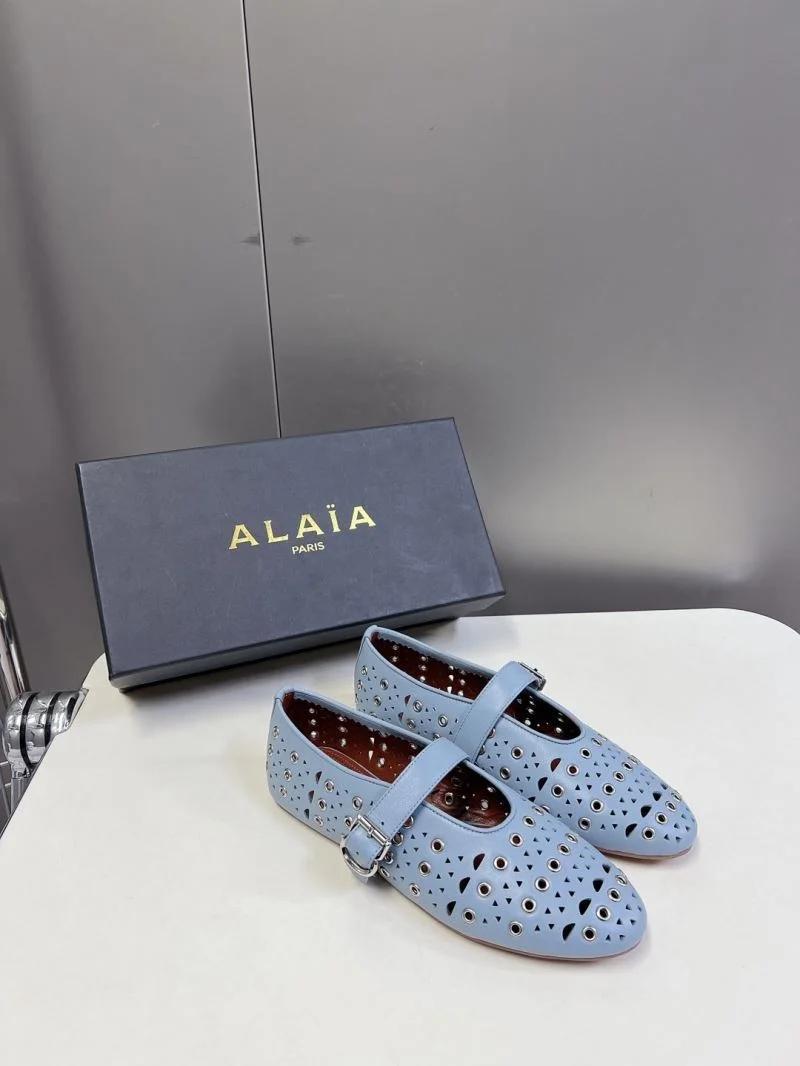 Accurate model Alaia Shoes