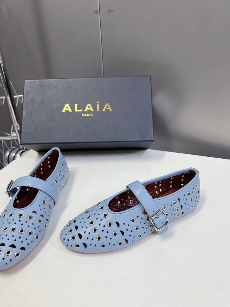 Accurate model Alaia Shoes
