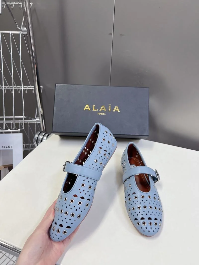 Accurate model Alaia Shoes