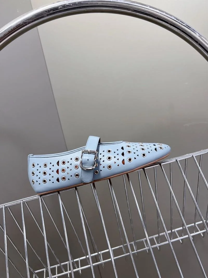 Accurate model Alaia Shoes