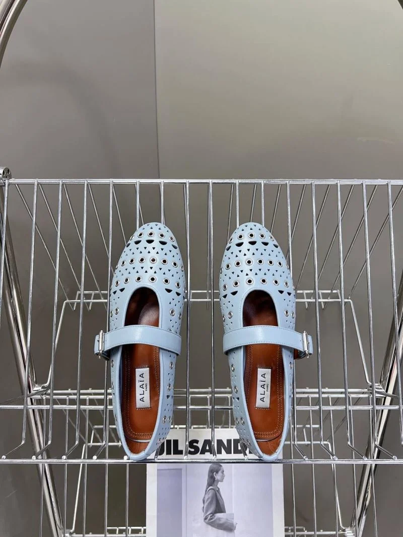 Accurate model Alaia Shoes