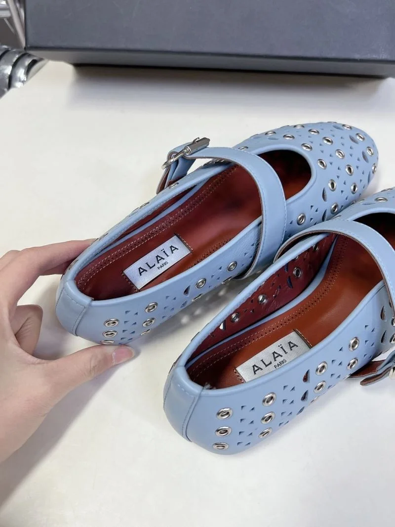 Accurate model Alaia Shoes