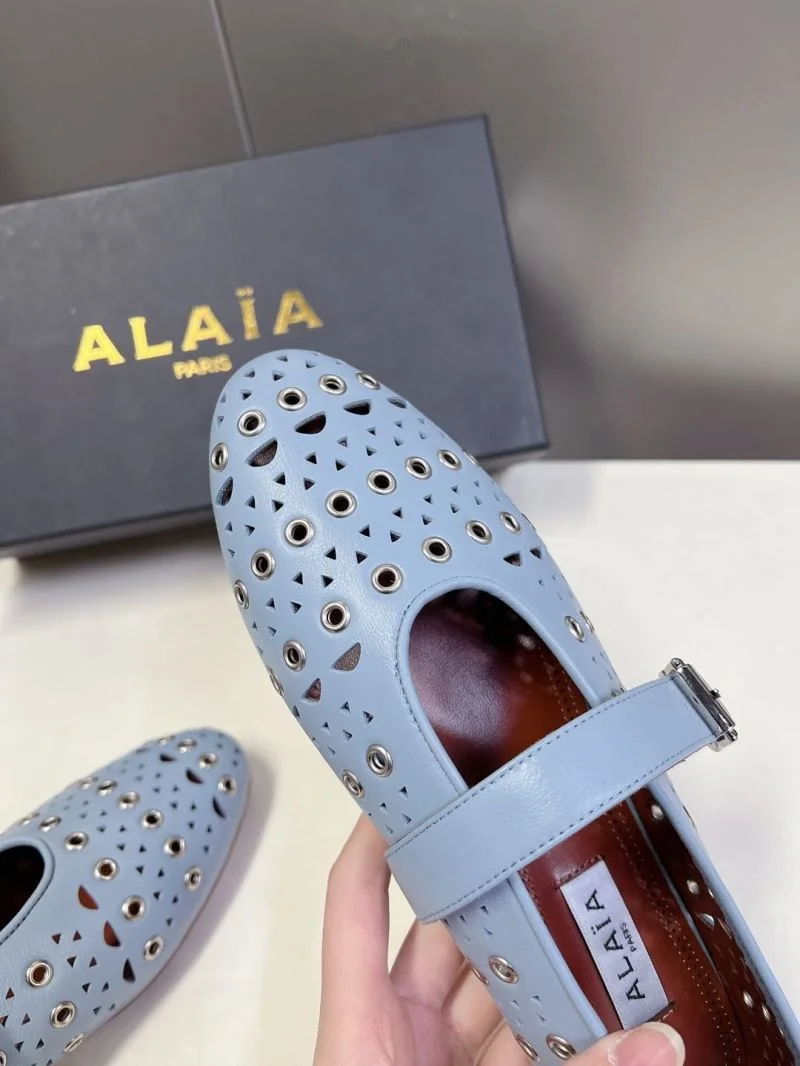 Accurate model Alaia Shoes