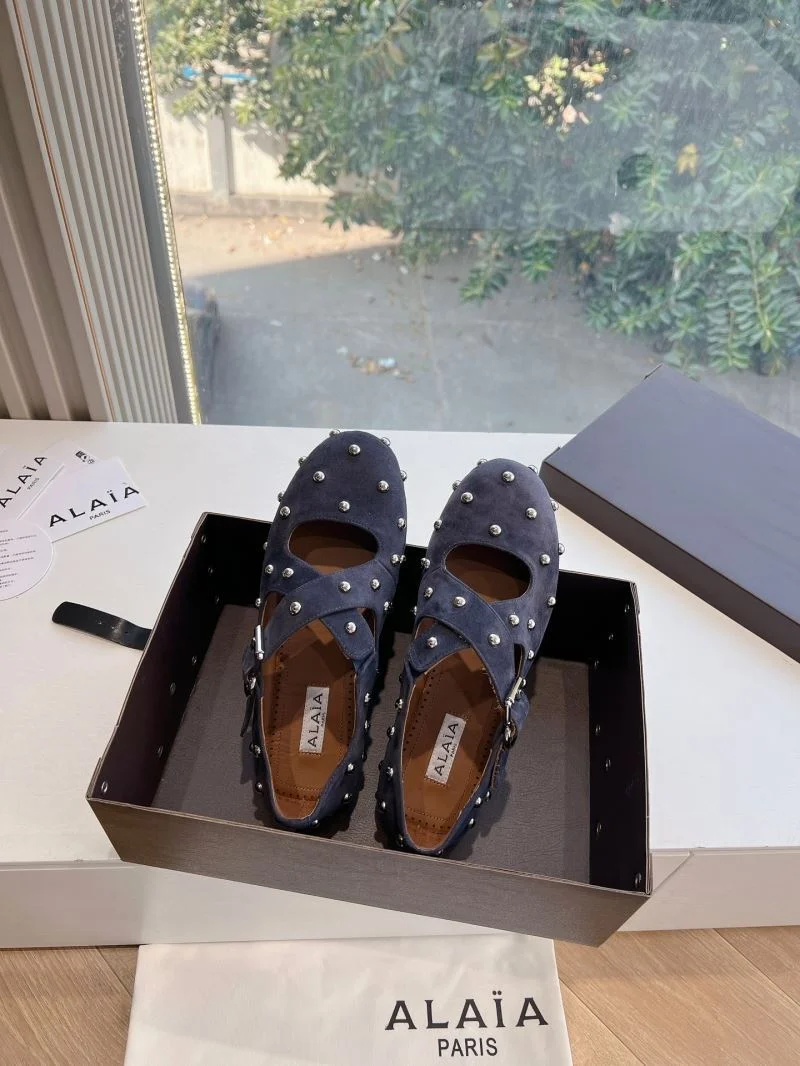 Accurate model Alaia Shoes