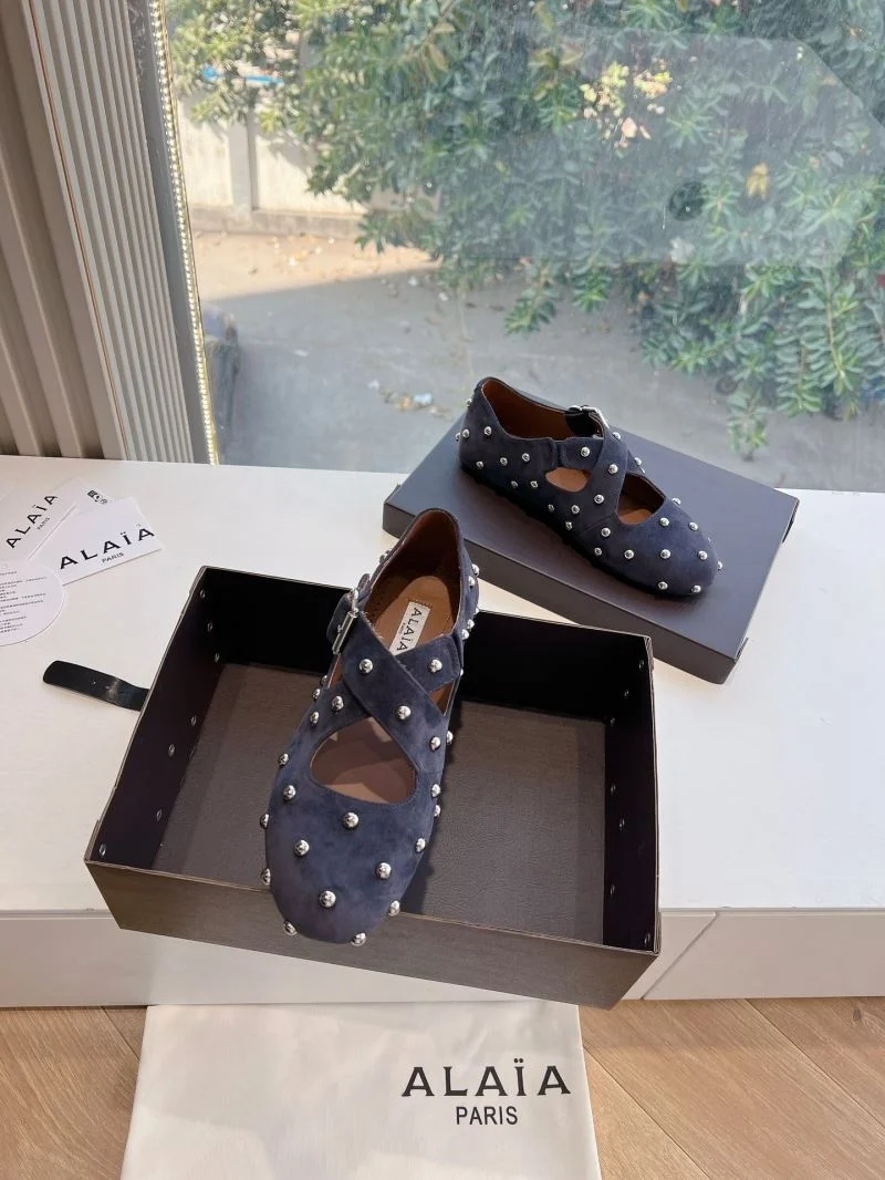 Accurate model Alaia Shoes