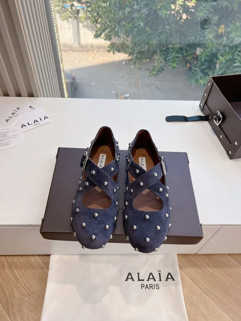 Accurate model Alaia Shoes