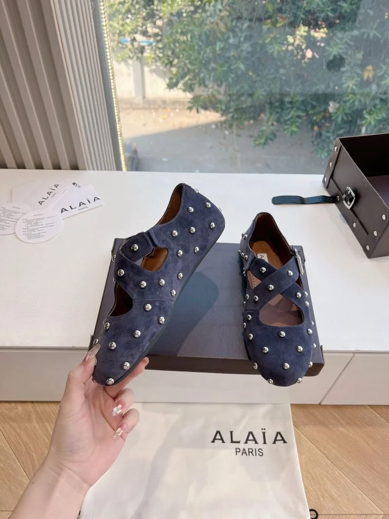 Accurate model Alaia Shoes