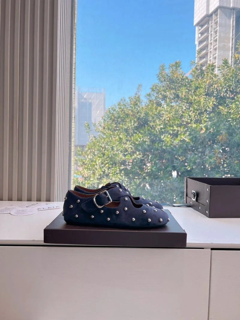 Accurate model Alaia Shoes