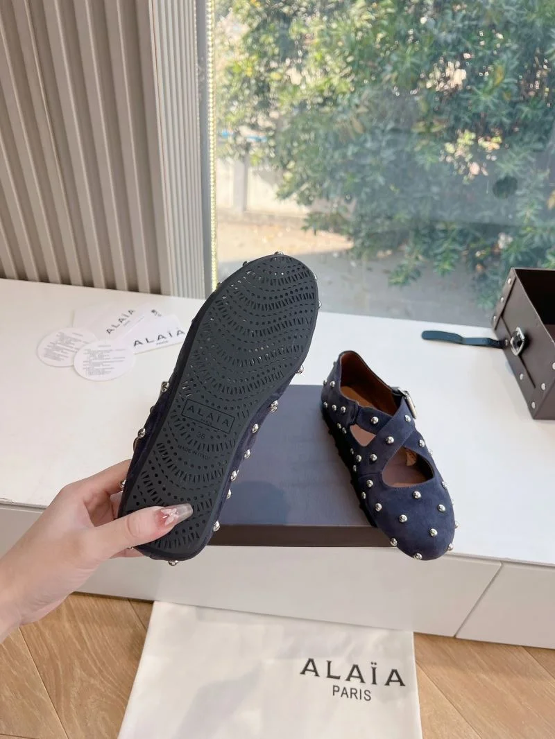 Accurate model Alaia Shoes