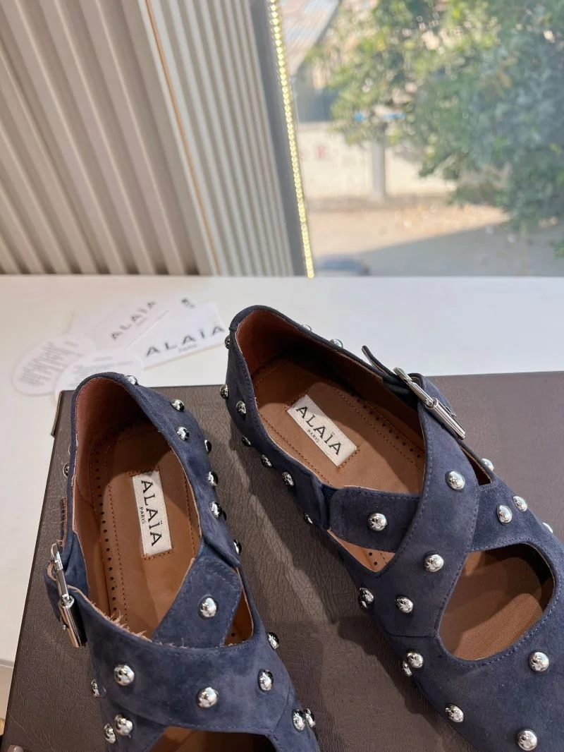 Accurate model Alaia Shoes
