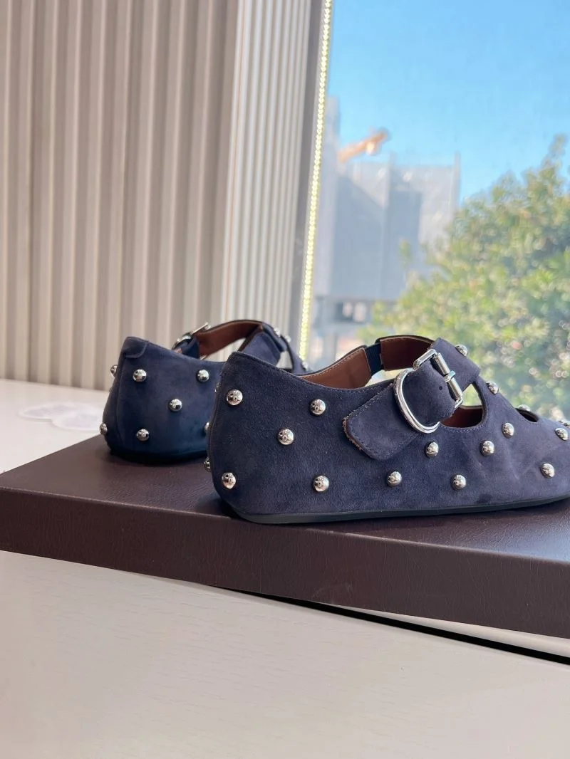 Accurate model Alaia Shoes