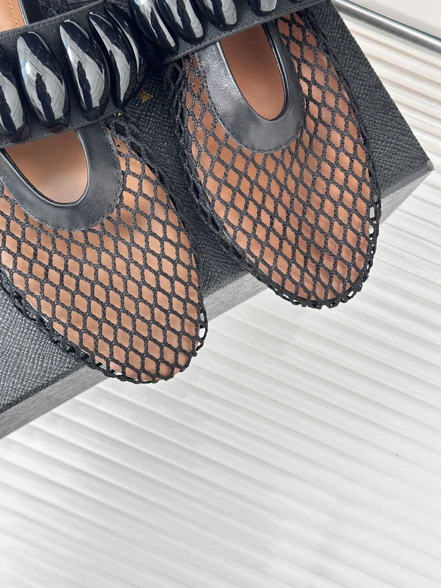Accurate model Alaia Shoes