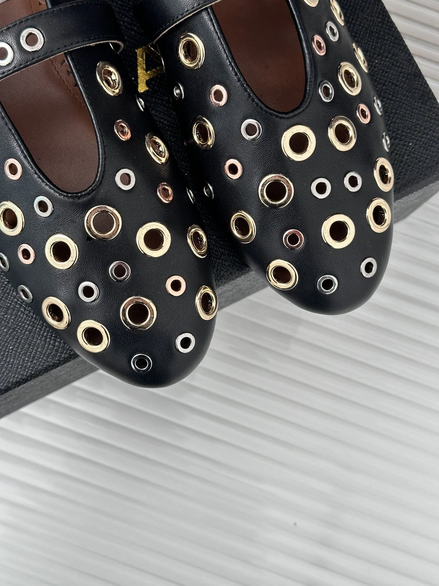Exact replica Alaia Shoes