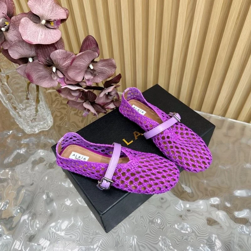 Accurate model Alaia Shoes