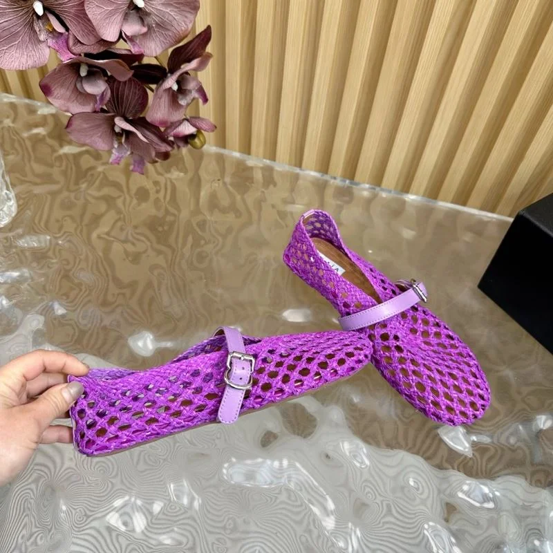 Accurate model Alaia Shoes