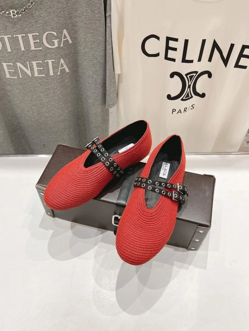 Accurate model Alaia Shoes