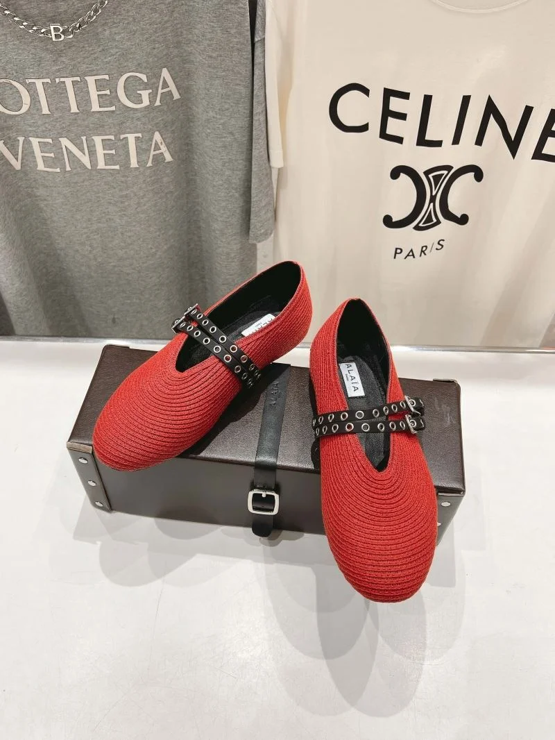 Accurate model Alaia Shoes